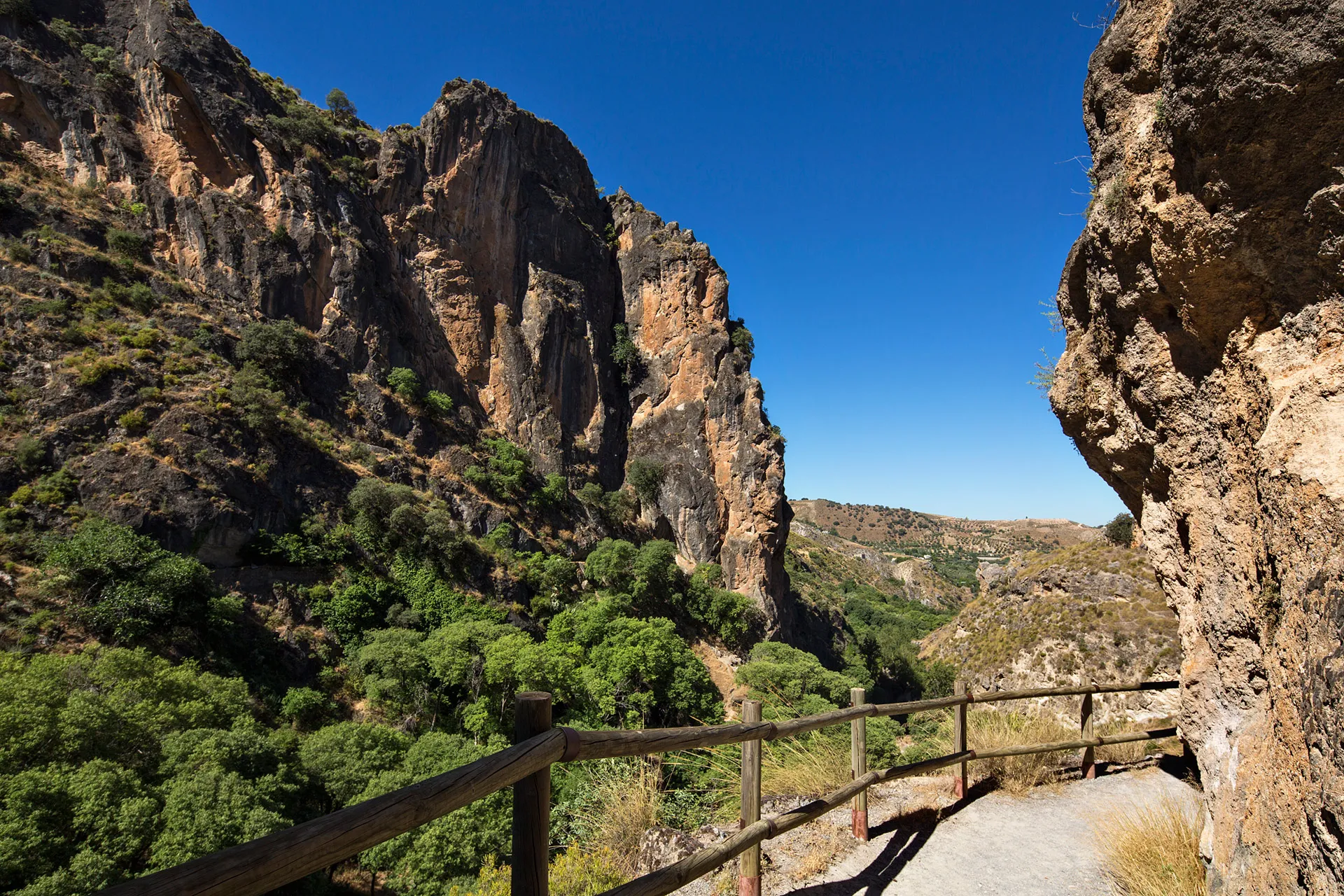 Things to do in Granada. Hiking - Hotel Boutique La Almunia del Valle